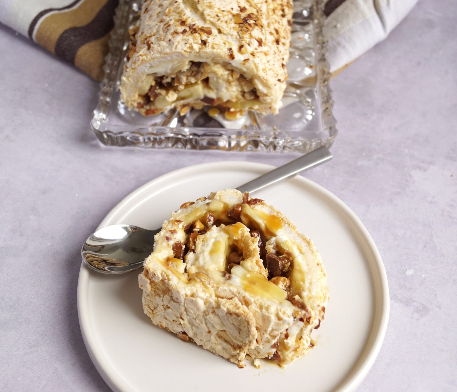 Fragilité roulade med bananer, karamel og daim